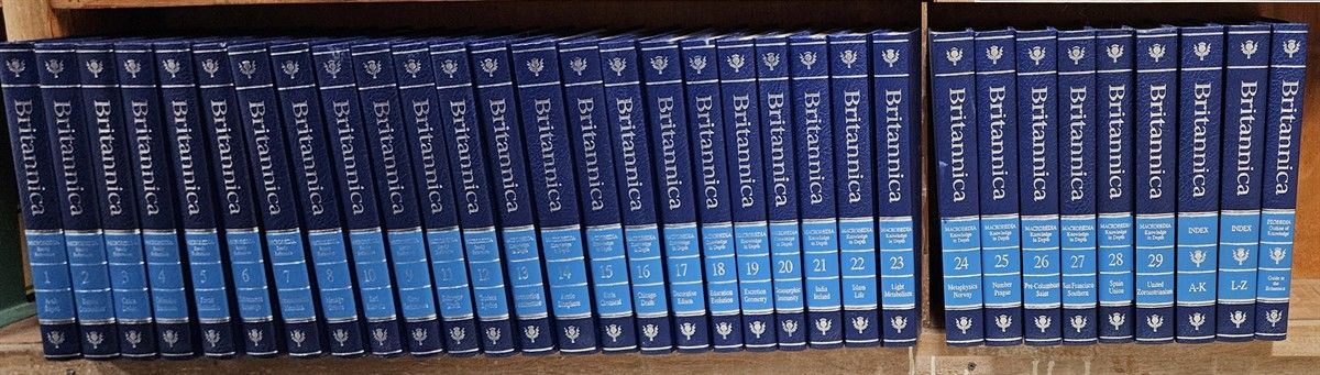 The New Encyclopaedia Britannica 32 Volume Set with Index by McHenry ...