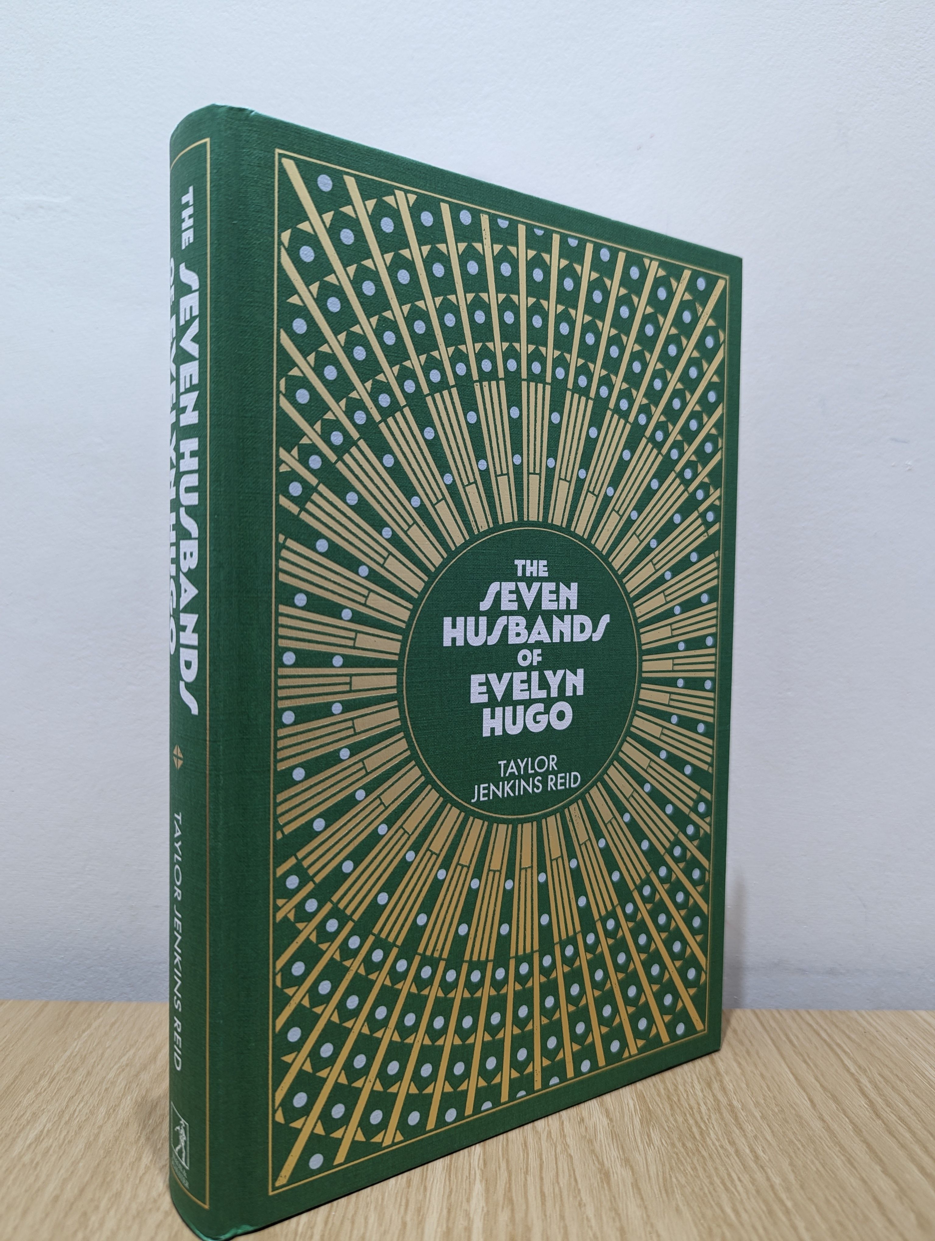 The Seven Husbands of Evelyn Hugo (Collector's Edition with gold ...