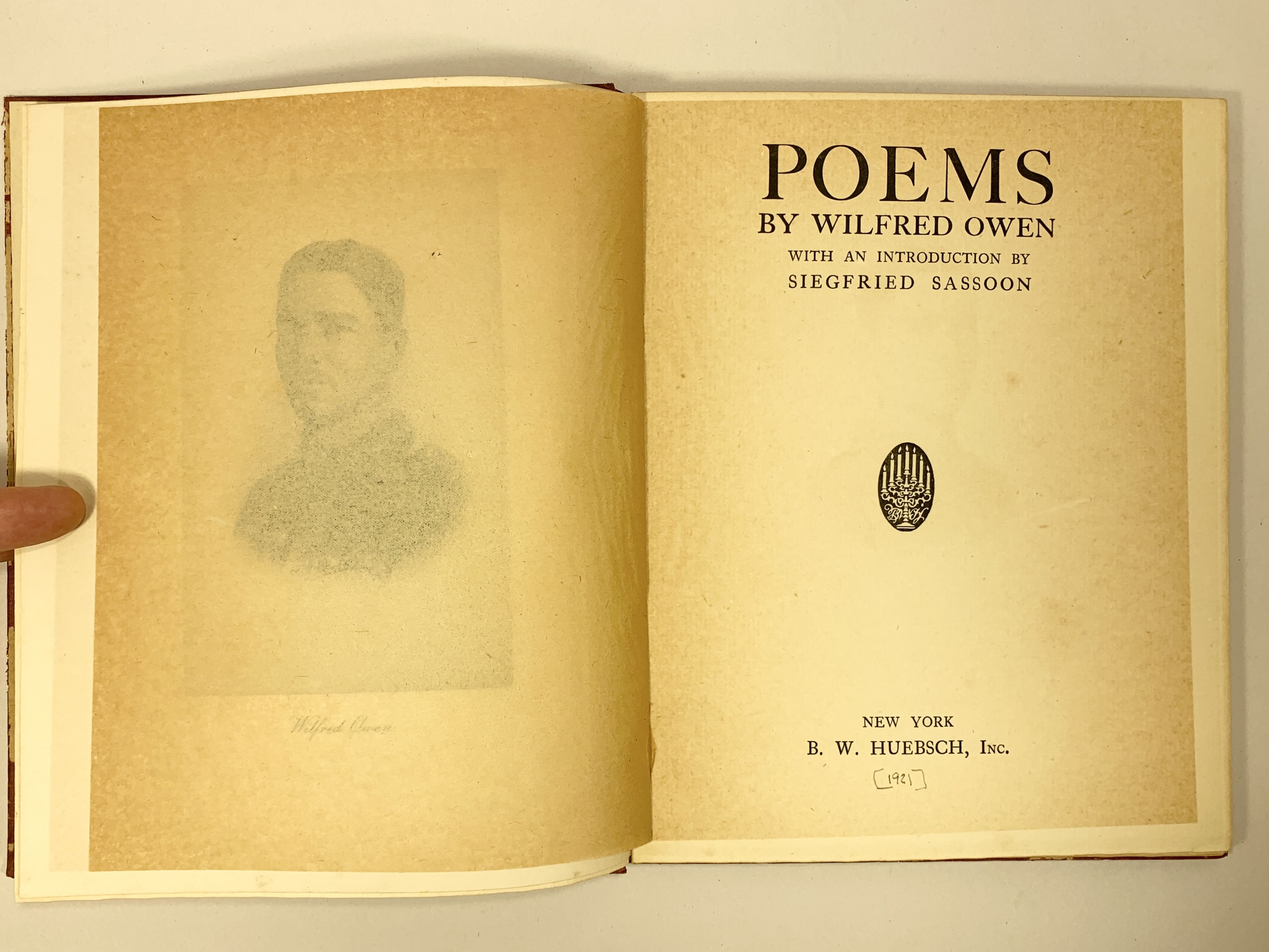Poems by Wilfred Owen with an introduction by Siegfried Sassoon by Owens, Wilfred | Hardcover ...