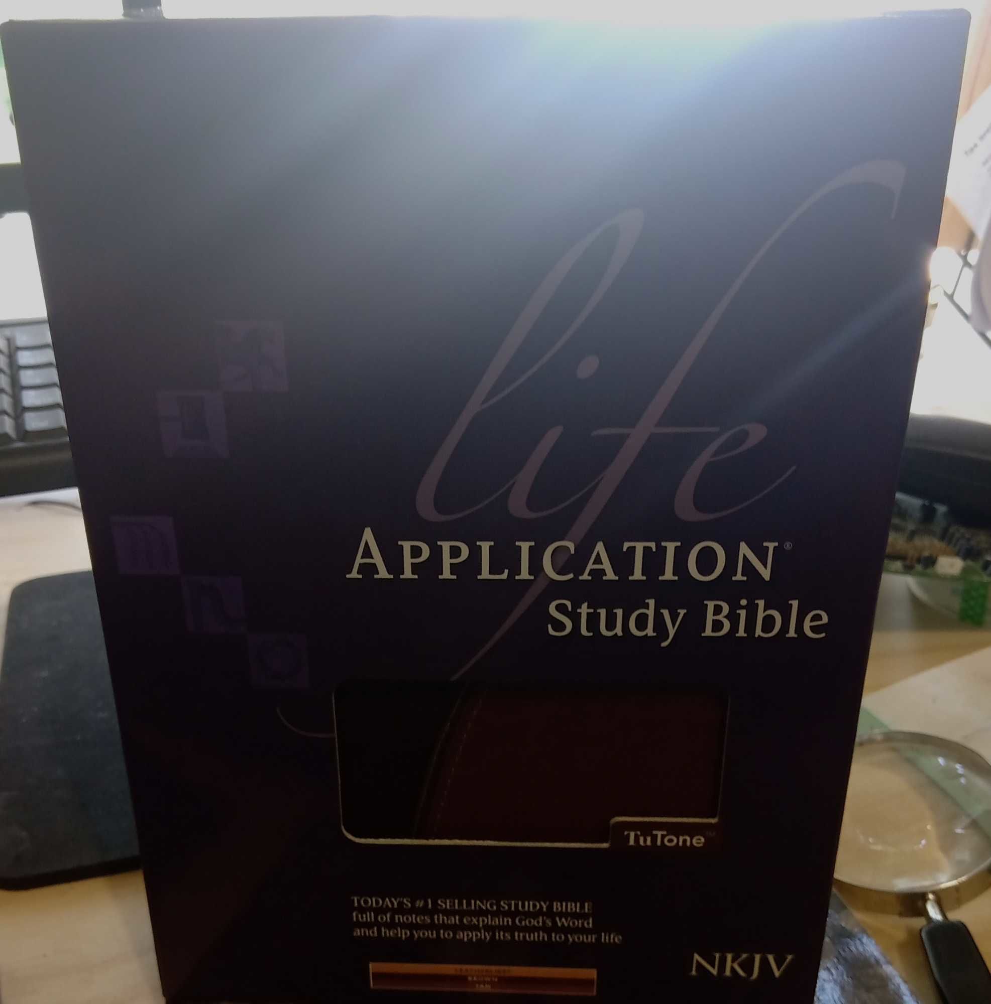 Life Application Study Bible in Presentation Case : NKJV In stitched ...