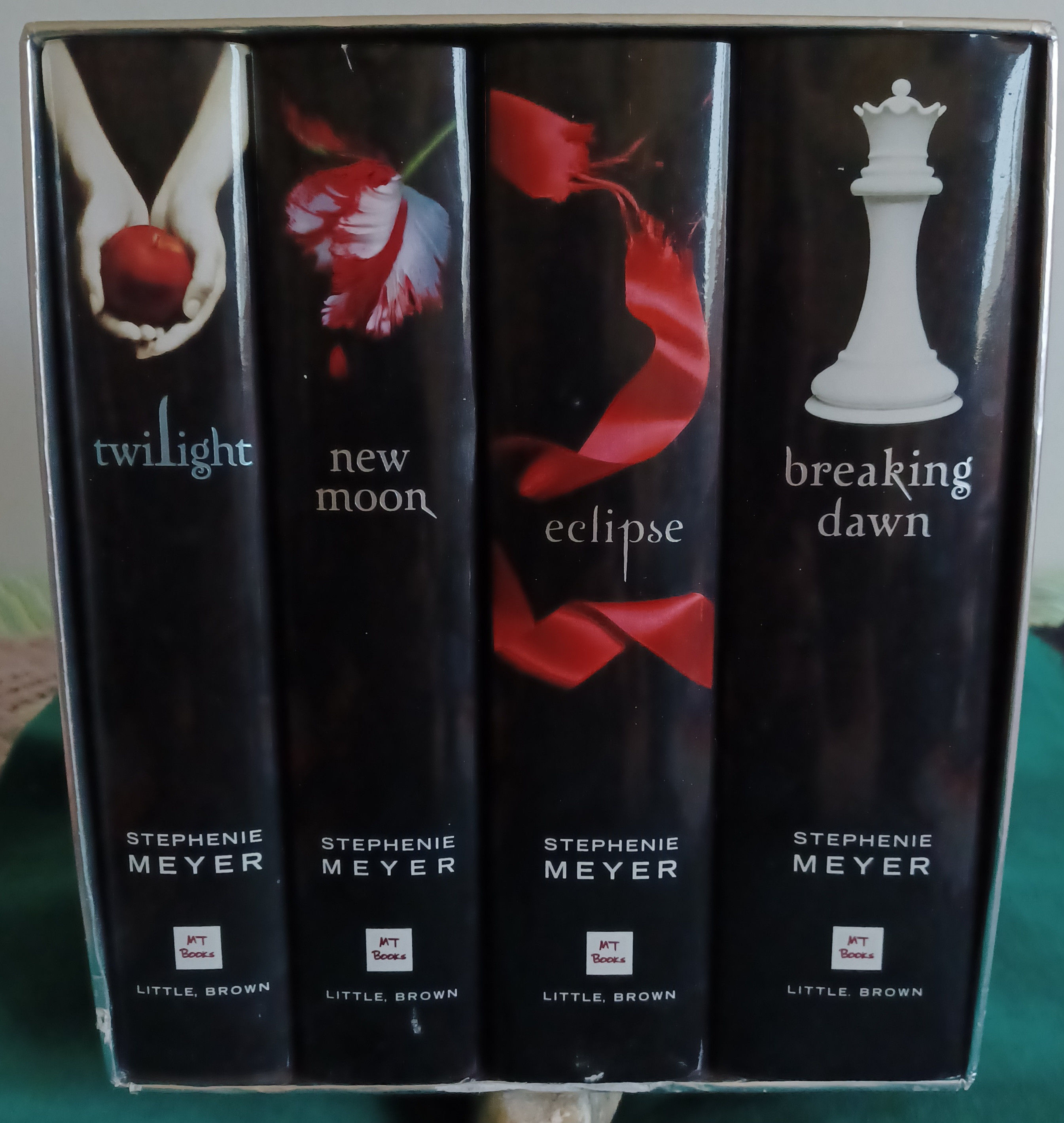 New Moon The Twilight Saga By Stephenie Meyer Little Brown Twilight,