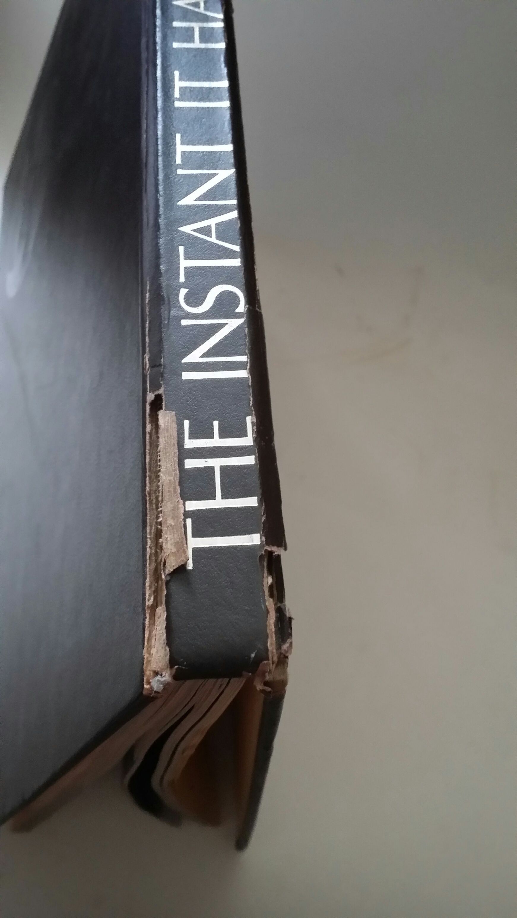 the instant it happened by Associated Press - Hardcover - 1975 - 1975 ...