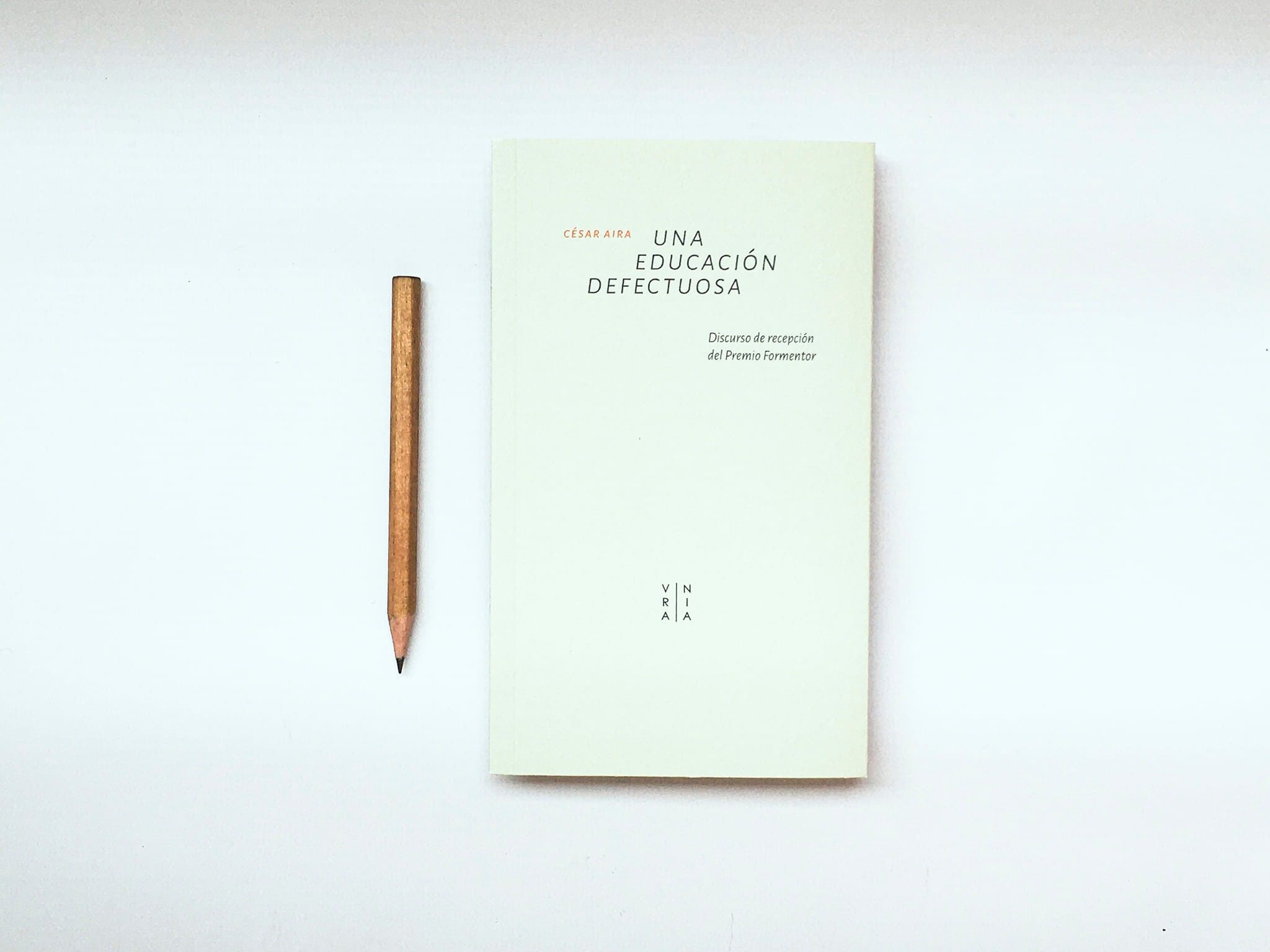 BIBLIO | Una educación defectuosa by César Aira | rústica / cosido ...