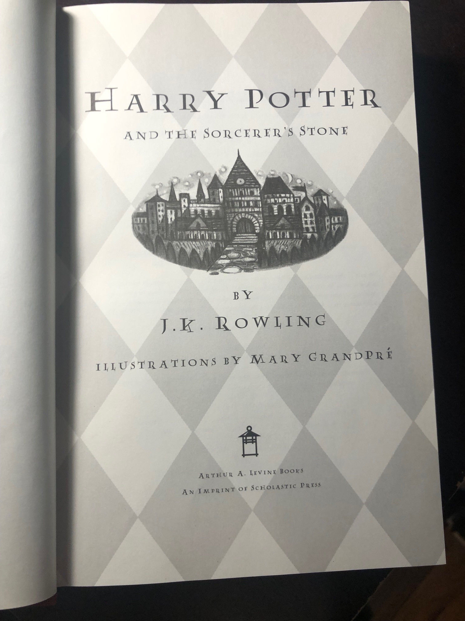 Harry Potter and the Sorcerer's Stone (Harry Potter, Book 1): Volume 1 ...