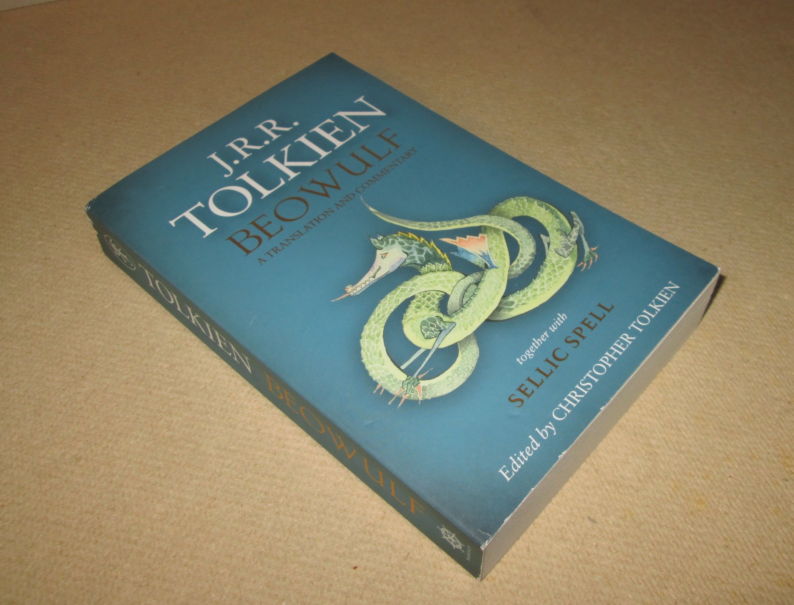 Anyone have the scholarly works in Harper Collins paperbacks? : r/tolkienbooks