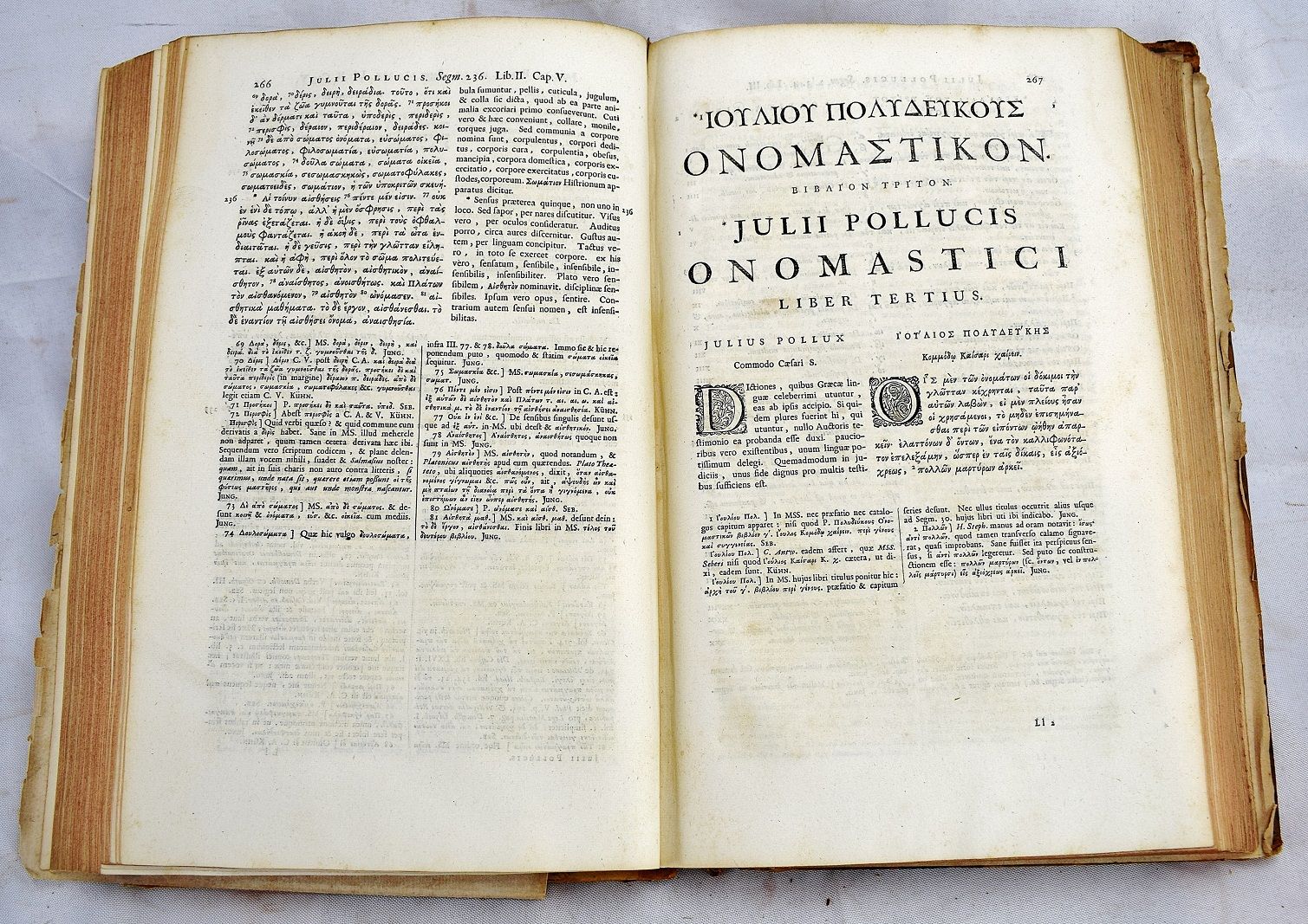 Julii Pollucis Onomasticum Graece & Latine = Iouliou Polydeukous ...