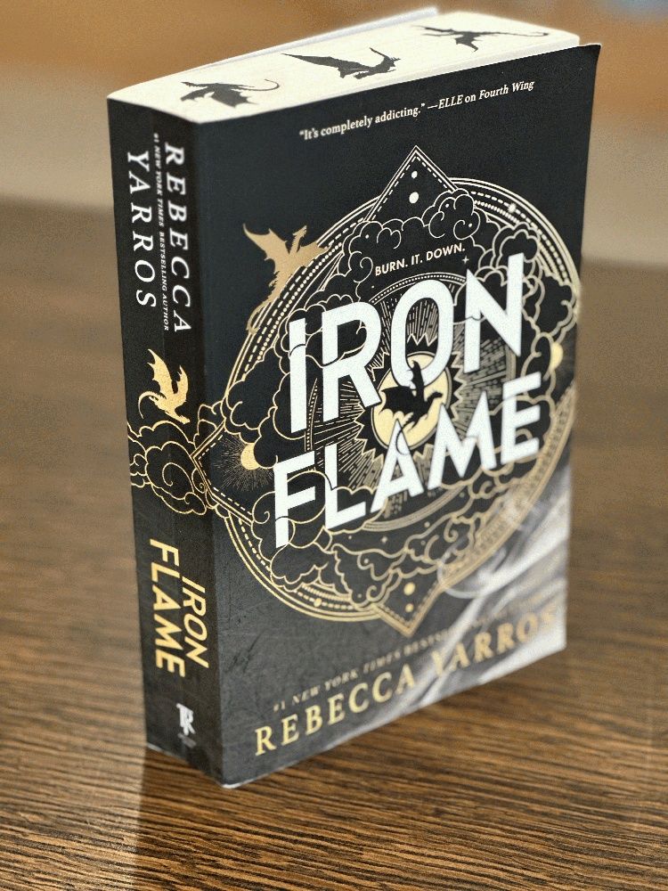 Iron Flame (The Empyrean, 2) by Yarros, Rebecca | Paperback | 2025-05 ...