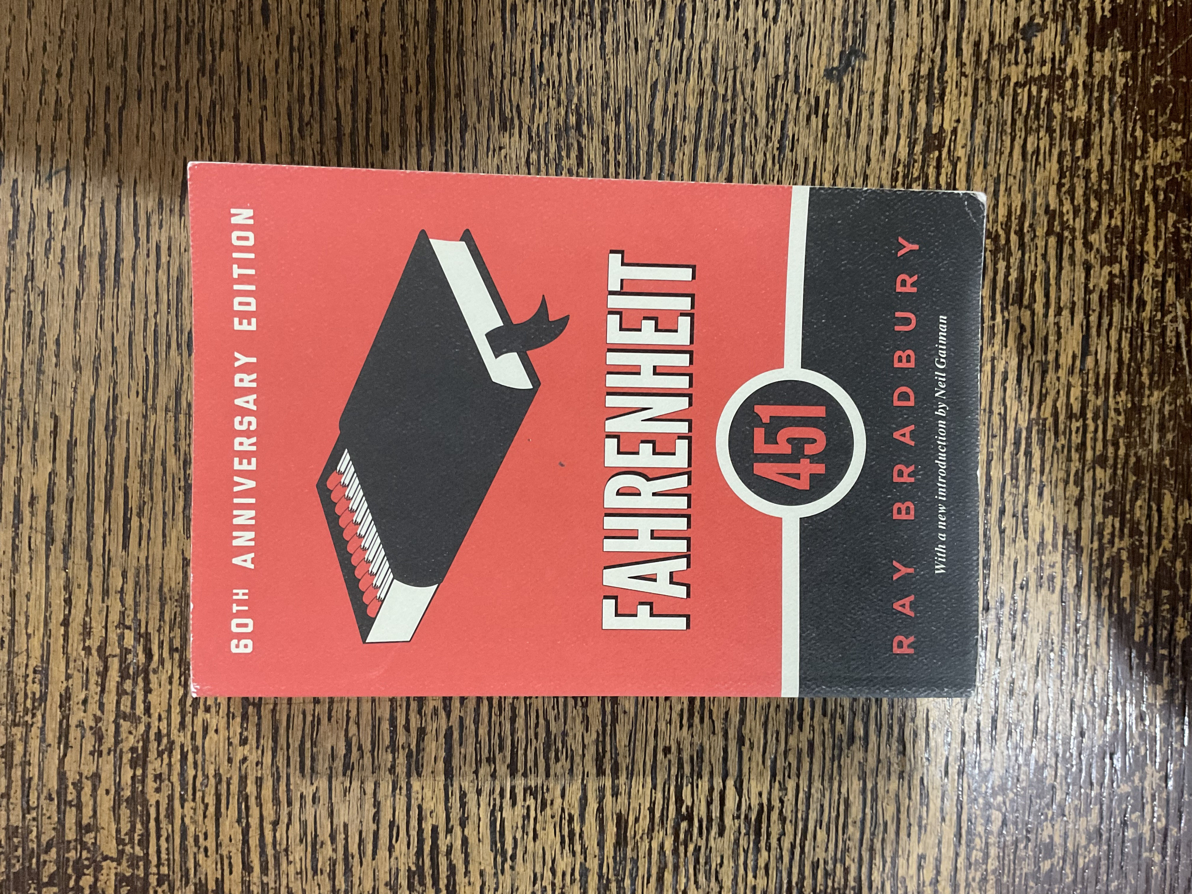 Fahrenheit 451 éadrom Fahrenheit 451 – Werk Land Of Memory