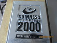 BIBLIO | GUINNESS' WORLD RECORD'S 2000 by GUINNESS WORLD RECORD | VERY ...