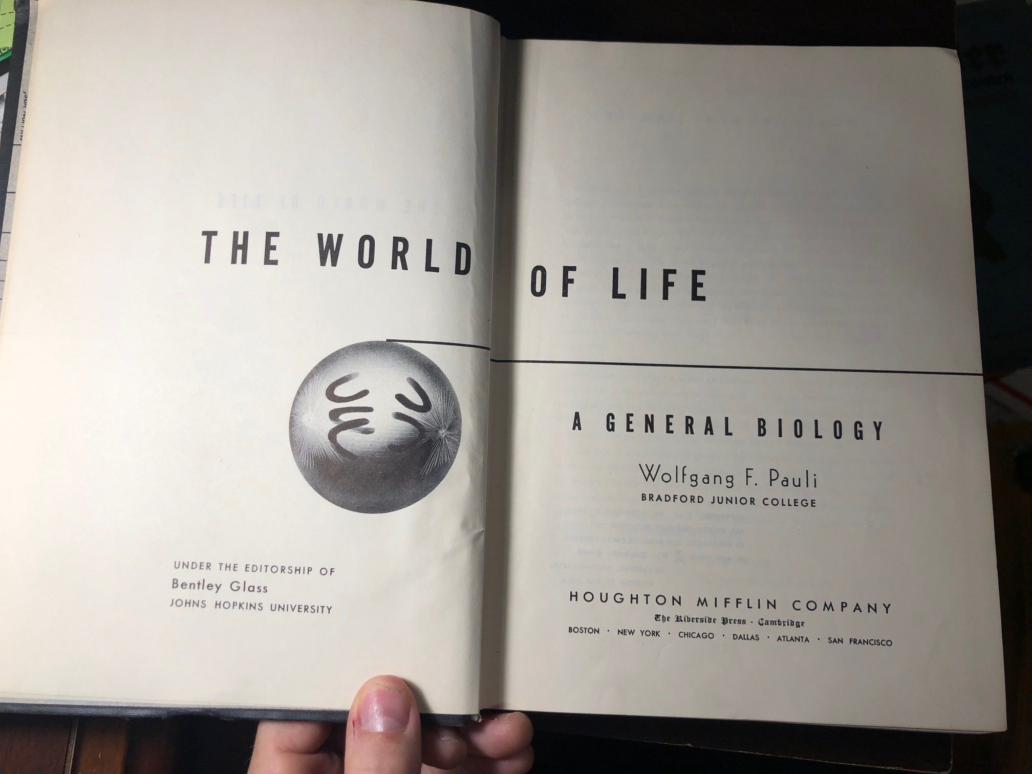 The world of life, a general biology by Pauli, Wolfgang Frederick ...
