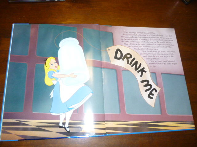 Walt Disney's Alice in Wonderland Classic Story Book (Relive the Magic ...