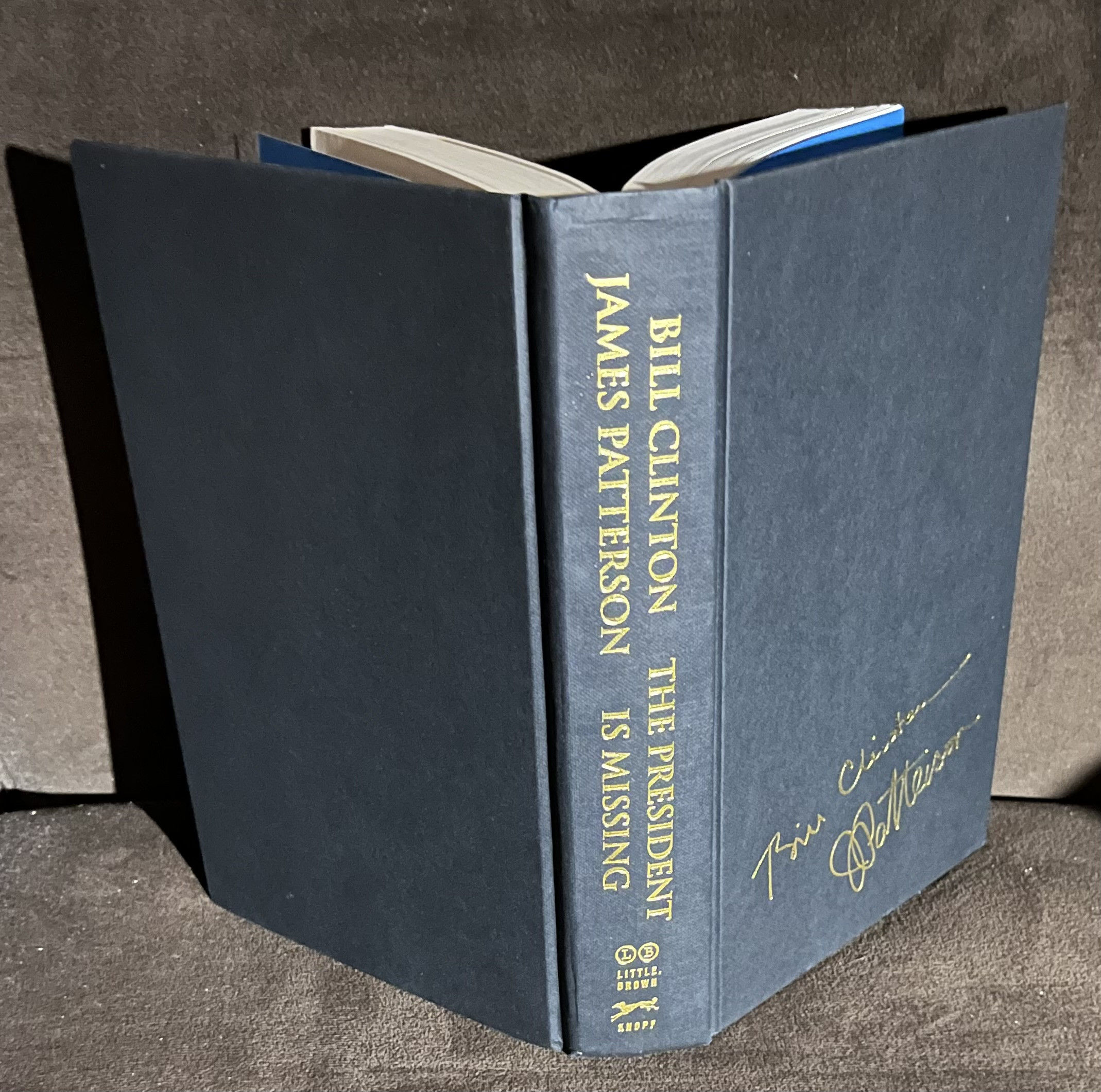The President Is Missing (Signed) by Bill Clinton & James Patterson ...