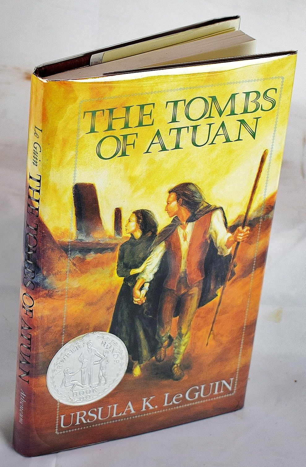 The Tombs of Atuan (The Earthsea Cycle, Book 2) by Le Guin, Ursula K ...