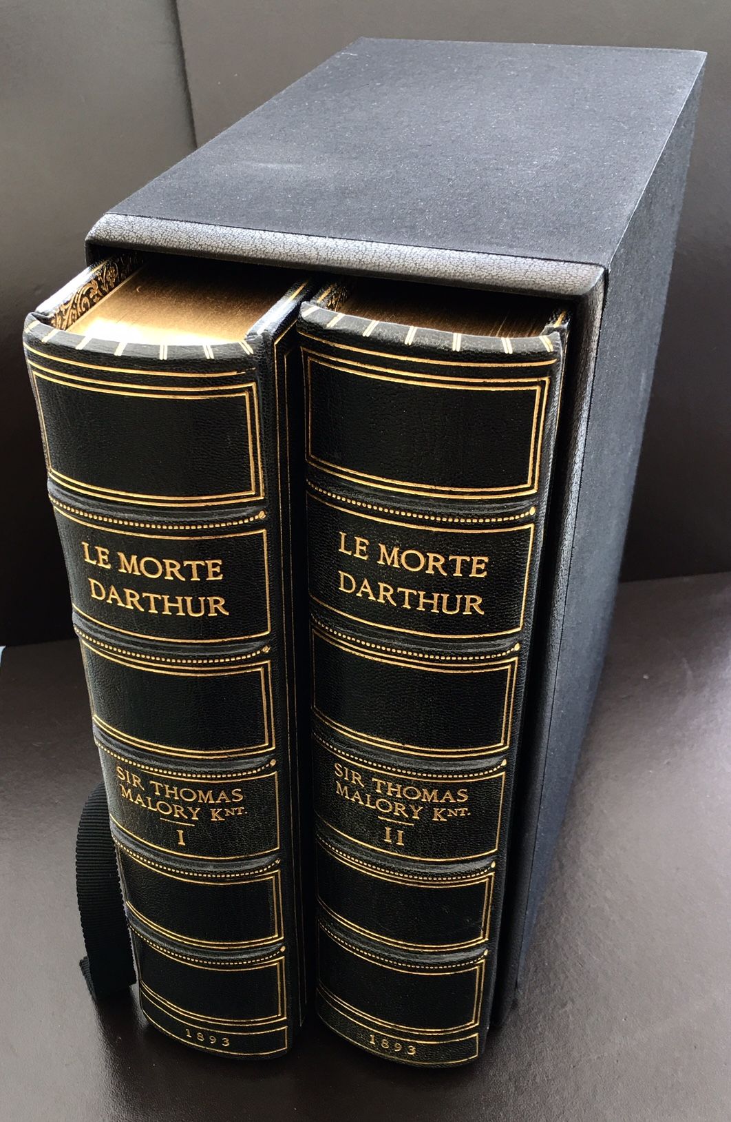 Le Morte D Arthur Illustrated By Aubrey Beardsley Bound By The le-morte-d-arthur-illustrated-by-aubrey-beardsley-bound-by-the