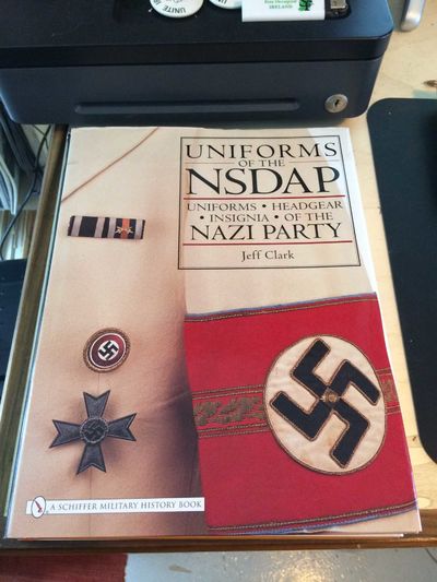 Uniforms of the NSDAP: Uniforms - Headgear - Insignia of the Nazi Party ...