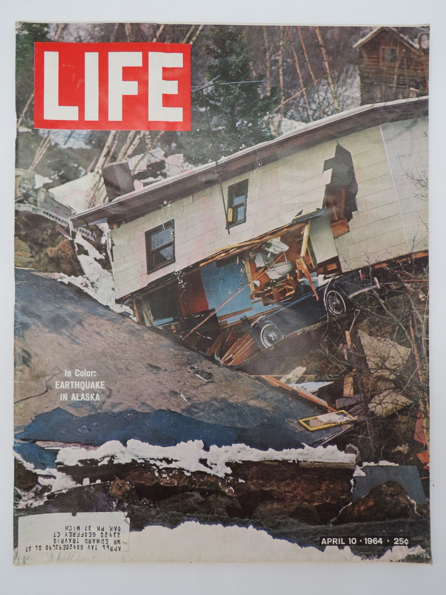 LIFE MAGAZINE - VOL. 56, NO. 15, APRIL 10, 1964 (EARTHQUAKE IN ALASKA ...