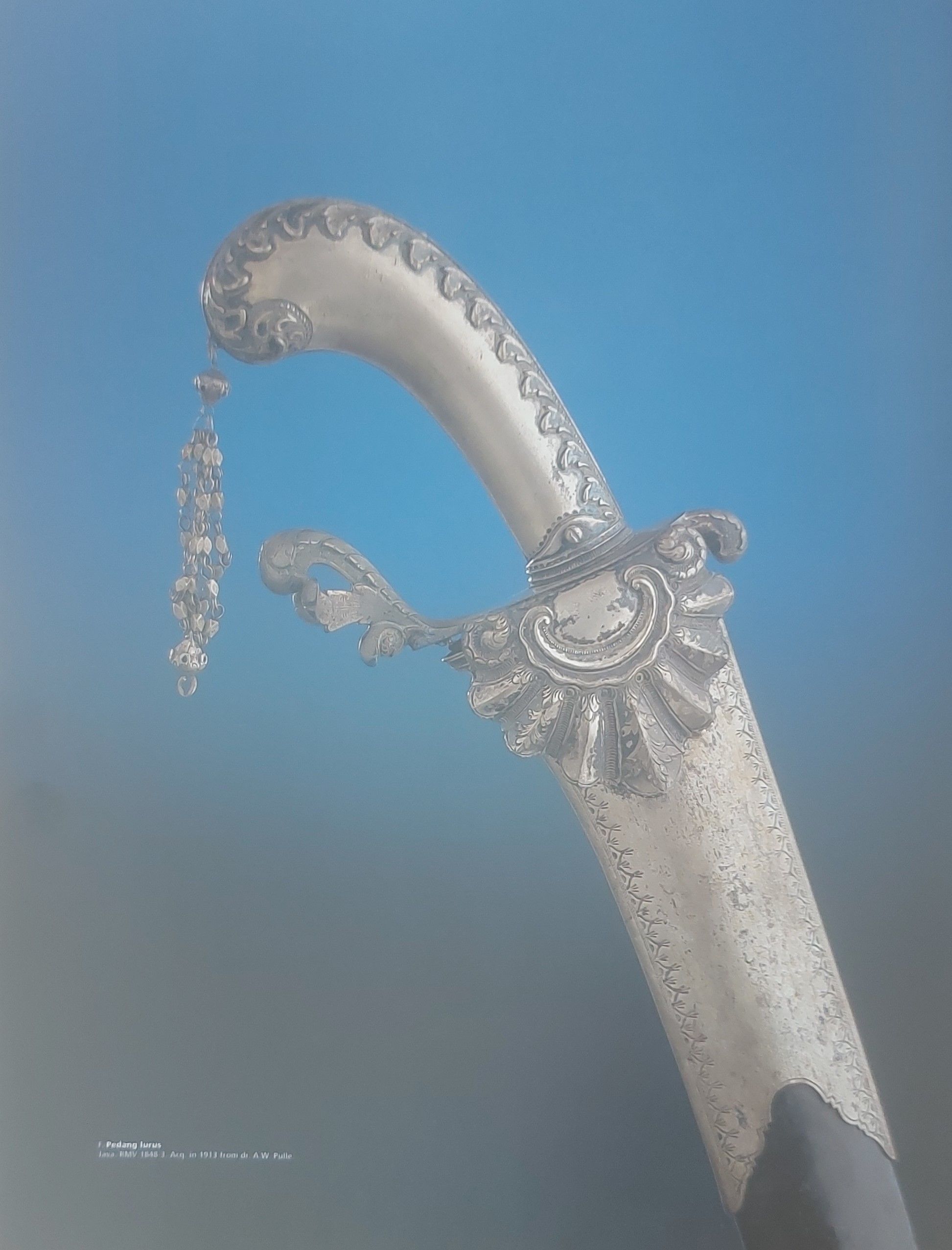 TRADITIONAL WEAPONS OF THE INDONESIAN ARCHIPELAGO. by Zonneveld, Albert ...